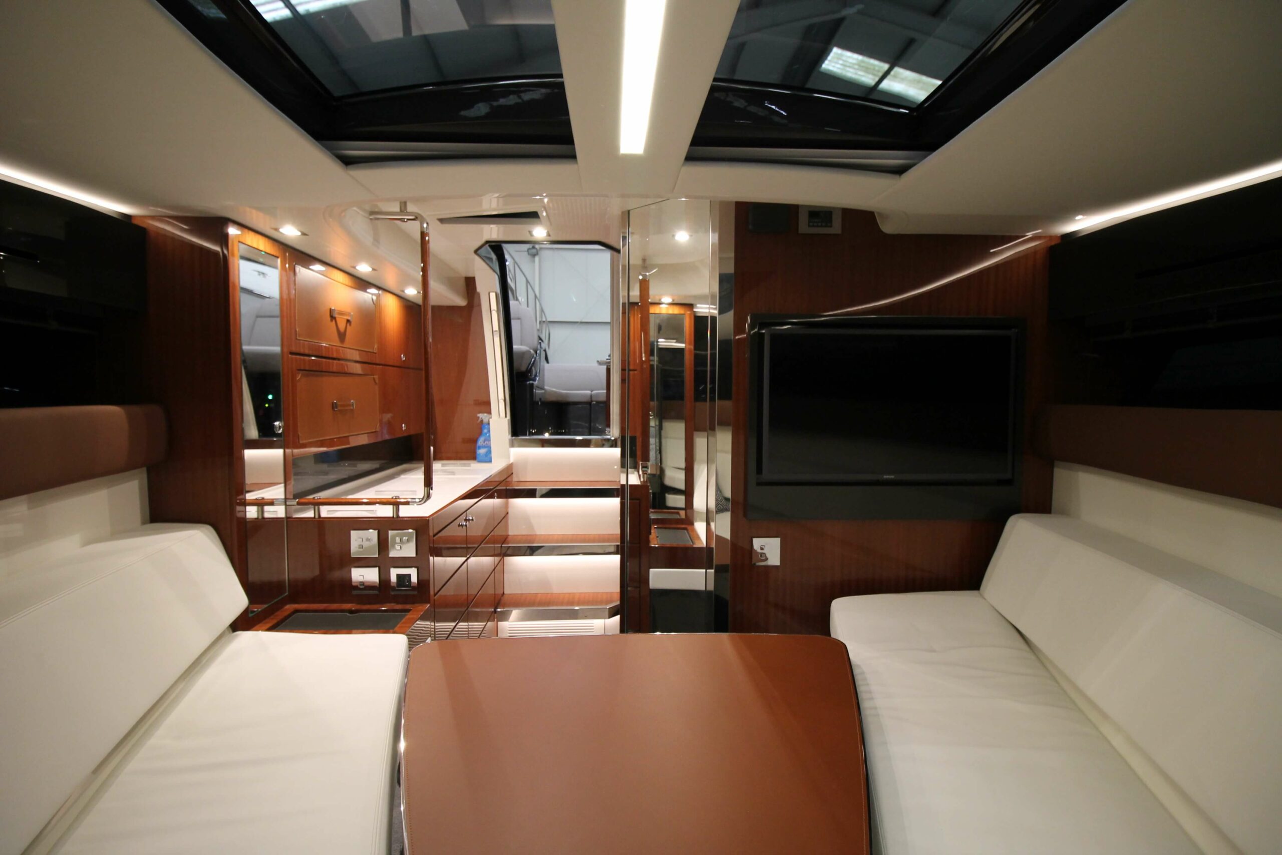 Riva Rivamare 38 #19 - Lengers Yachts: Luxury Yacht dealer Europe