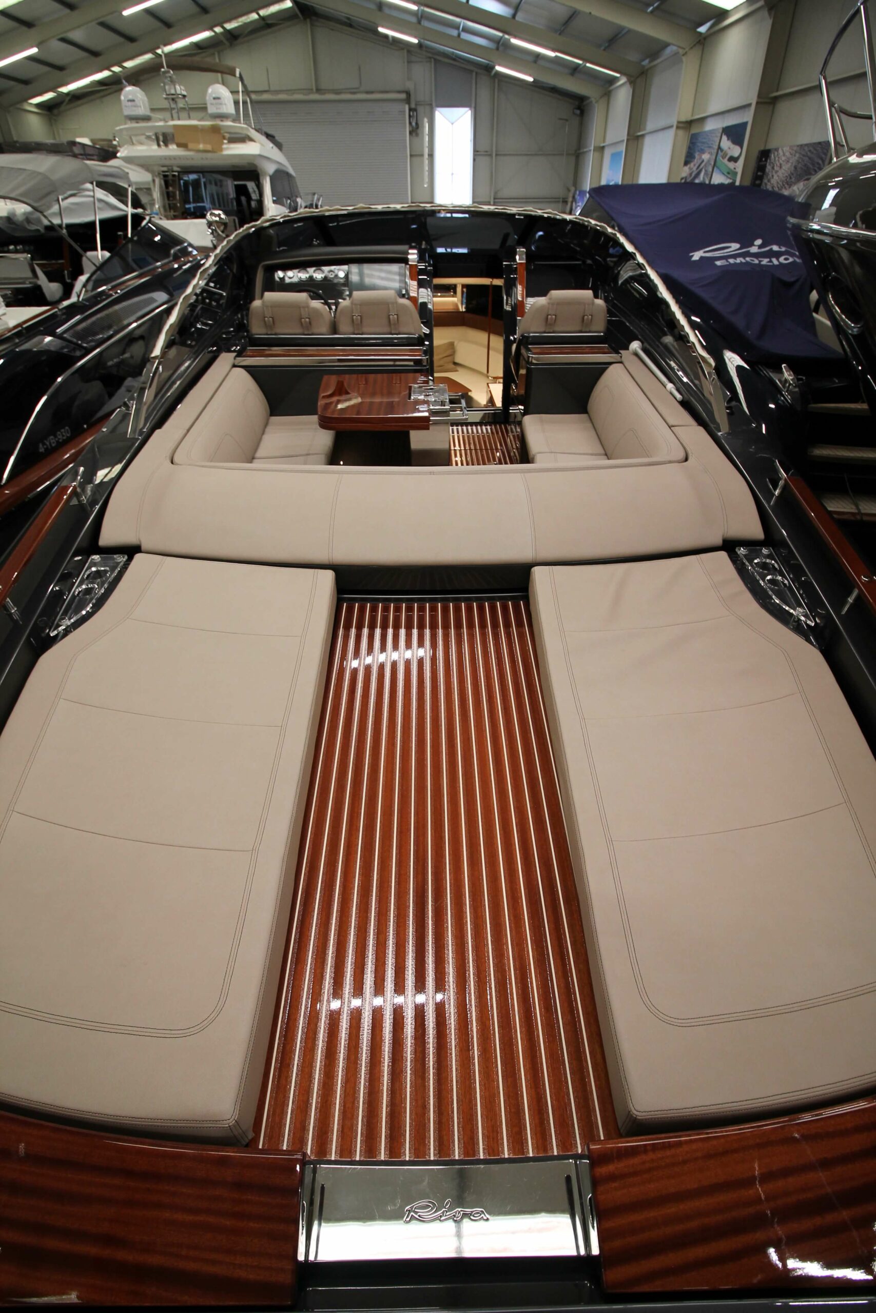 Riva Rivamare 38 #19 - Lengers Yachts: Luxury Yacht dealer Europe