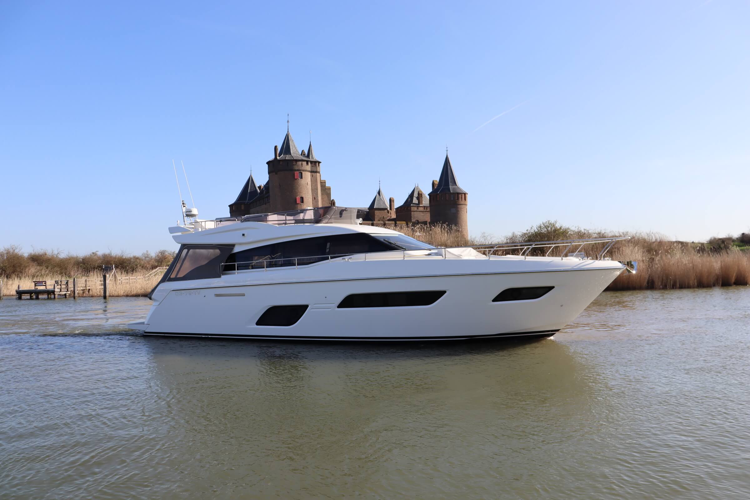 Ferretti 550 #05 - Lengers Yachts: Luxury Yacht dealer Europe