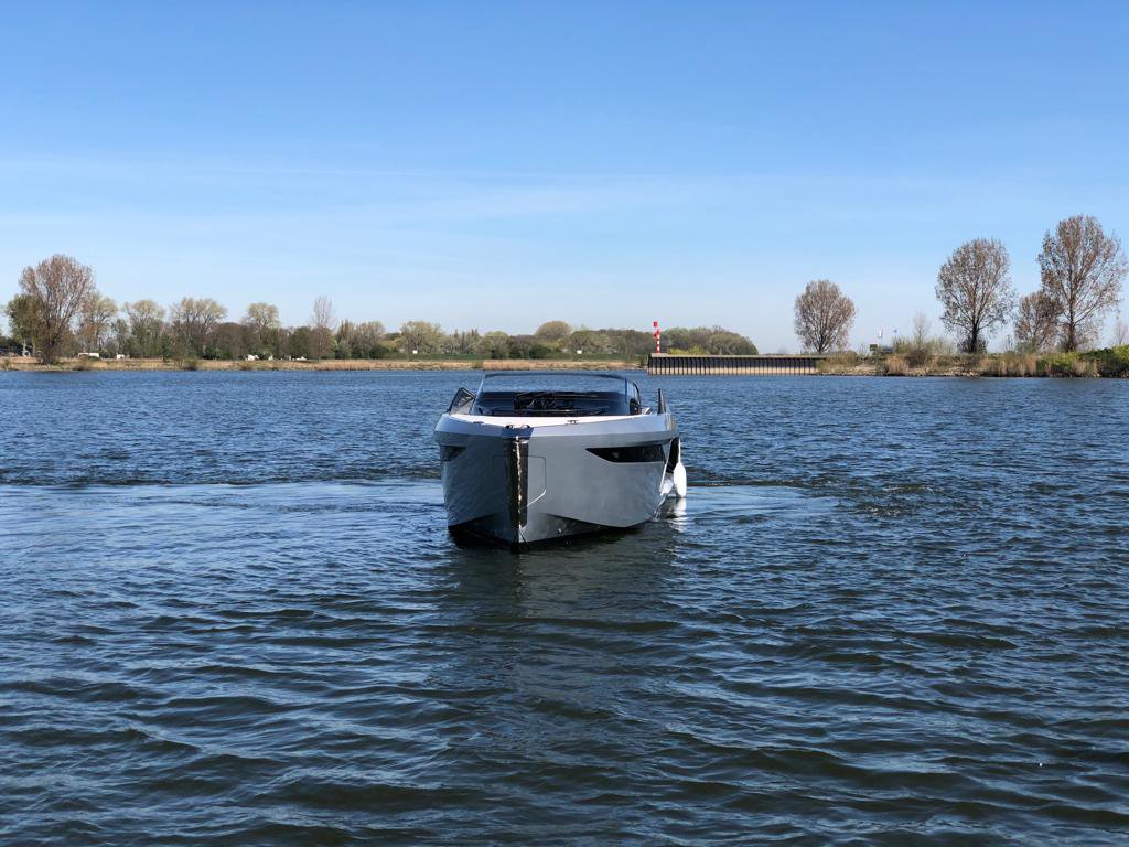 PRINCESS R35 - Lengers Yachts: Luxury Yacht dealer Europe