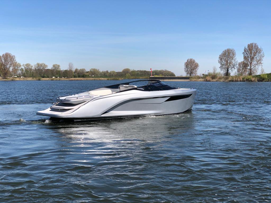 PRINCESS R35 - Lengers Yachts: Luxury Yacht dealer Europe