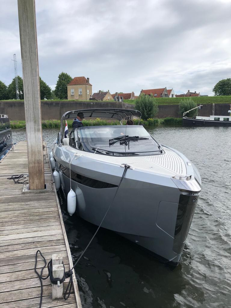 PRINCESS R35 - Lengers Yachts: Luxury Yacht dealer Europe